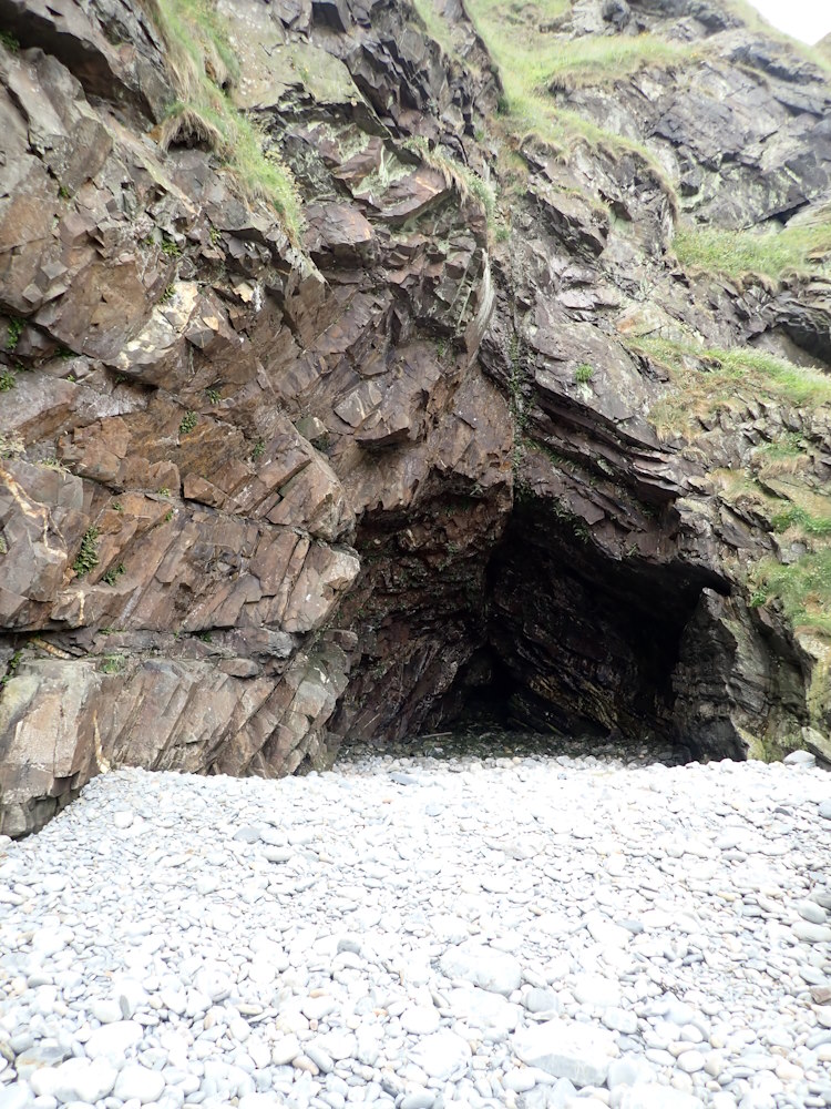 Coves of Mull Cleave (1) - Scottish Cave and Mine Database Site Details