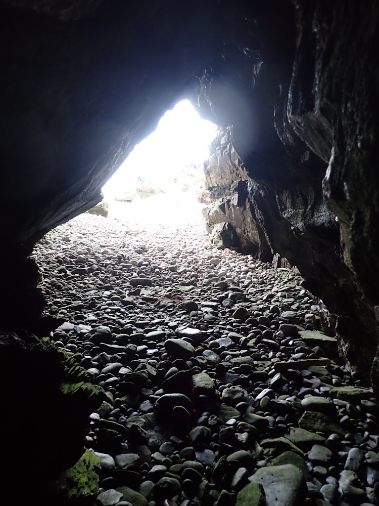 Coves of Mull Cleave (1) - Scottish Cave and Mine Database Site Details